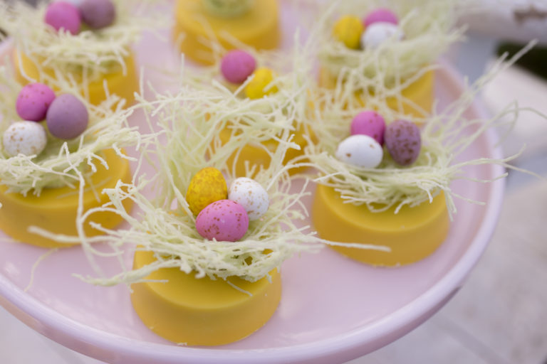 A vintage pastel Easter party – Confetti Fair