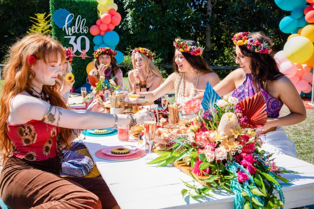 Summer of Love hippie themed 30th birthday picnic – Confetti Fair