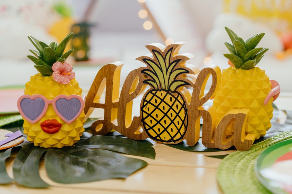 A colourful summer pool party – Confetti Fair