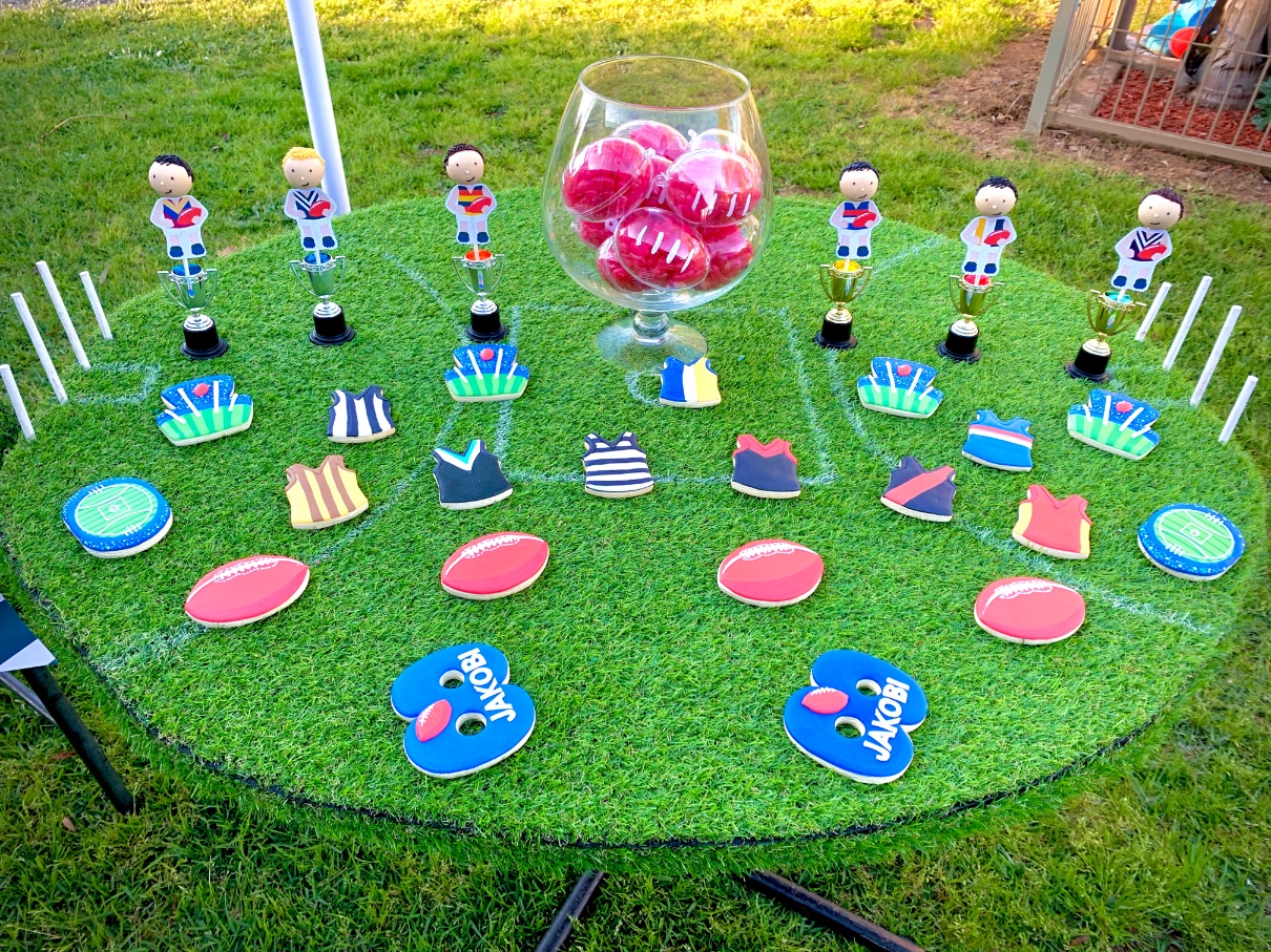 Jakobi's AFL themed party – Confetti Fair